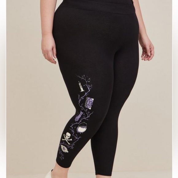 torrid | Pants & Jumpsuits | Torrid Crop Legging Disney Hocus Pocus ...